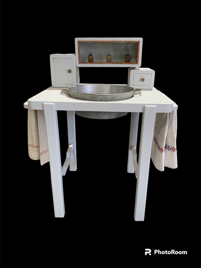 Vintage European Face Wash Stand #5033 – Fossil Vintage Australia